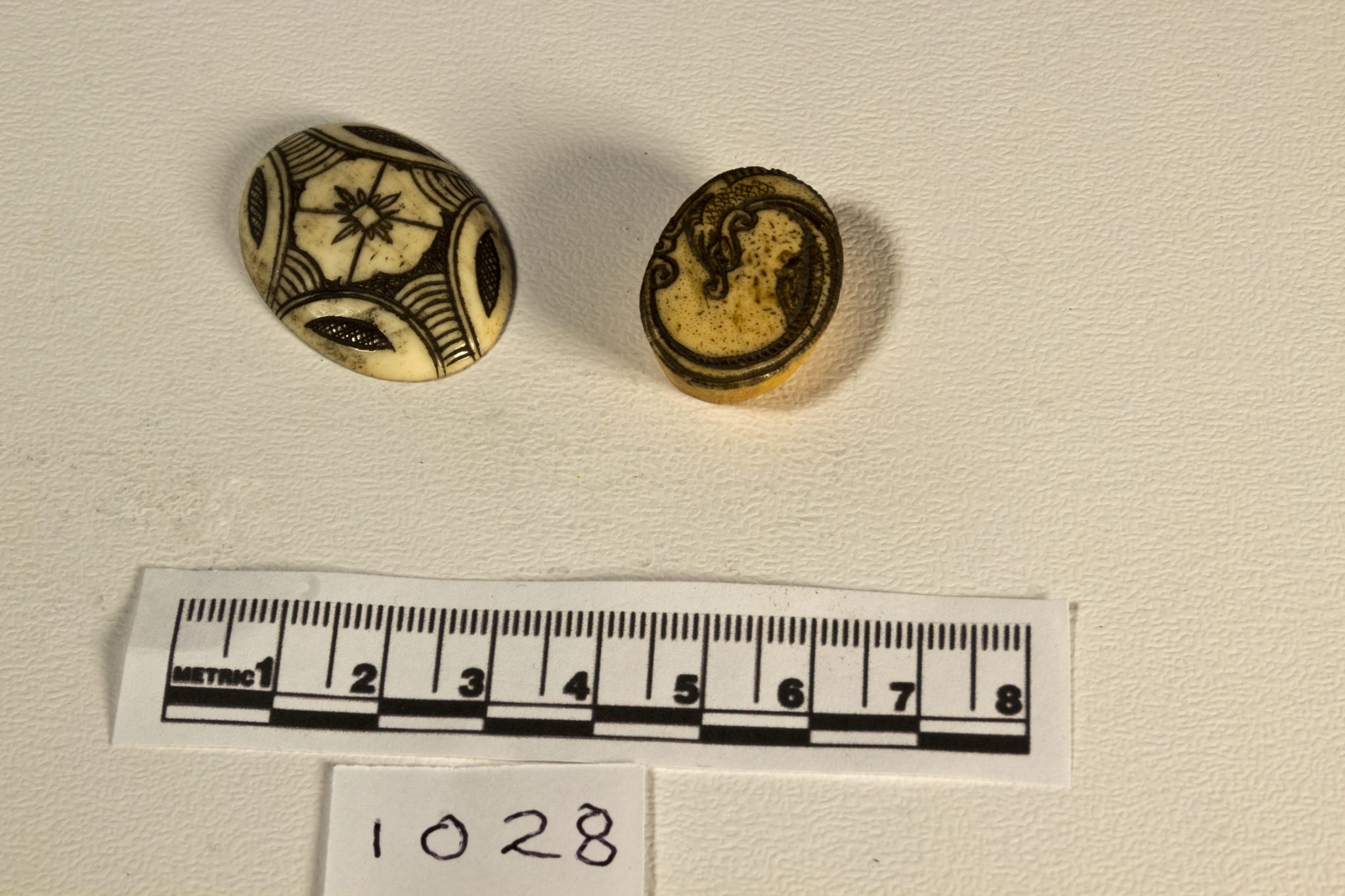 1028 - Carved bone - Museum of Witchcraft and Magic