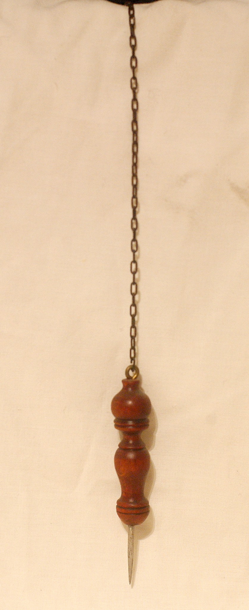 699 - pendulum with chain - Museum of Witchcraft and Magic