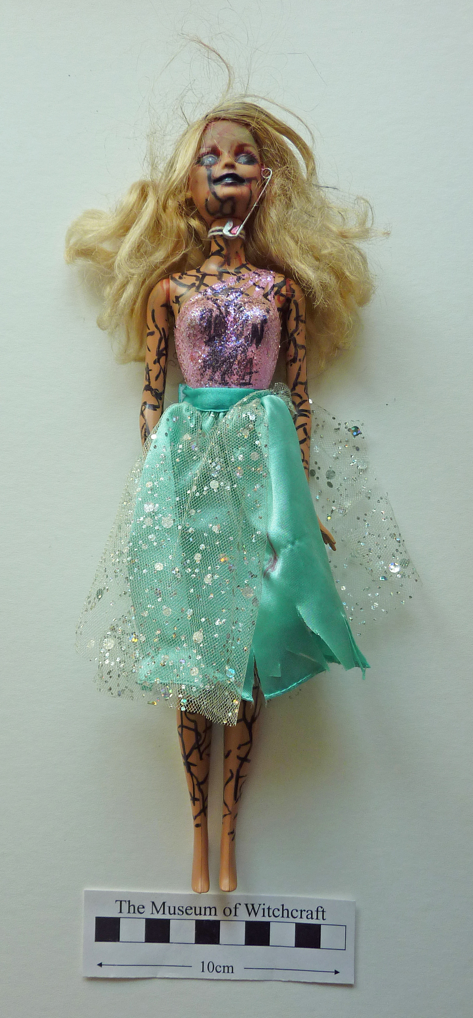 2983 - Poppet: Curse - Museum of Witchcraft and Magic