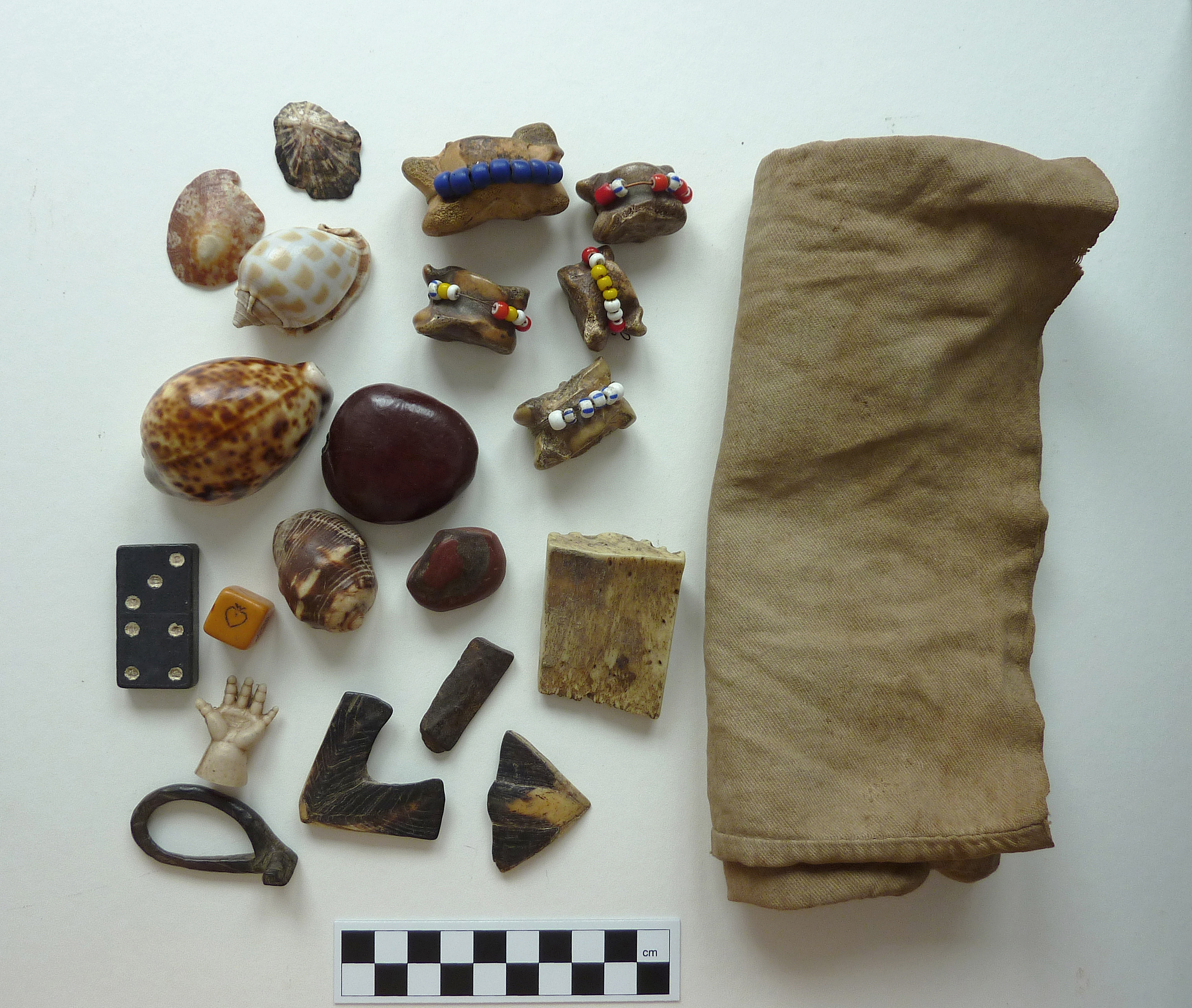 4246 - Throwing Bones - Museum of Witchcraft and Magic